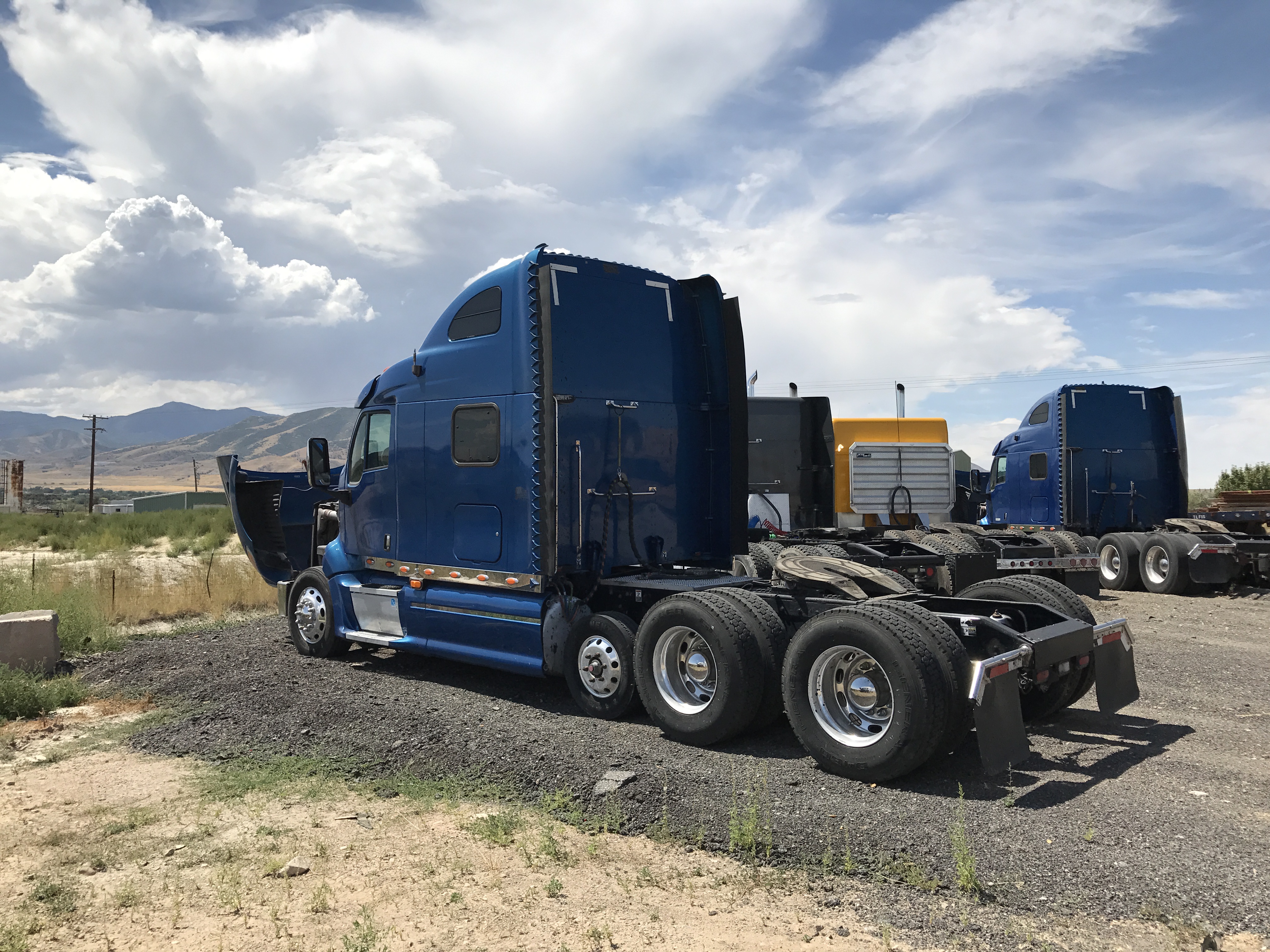 387 SLEEPER TRUCK - Dogface Heavy Equipment Sales