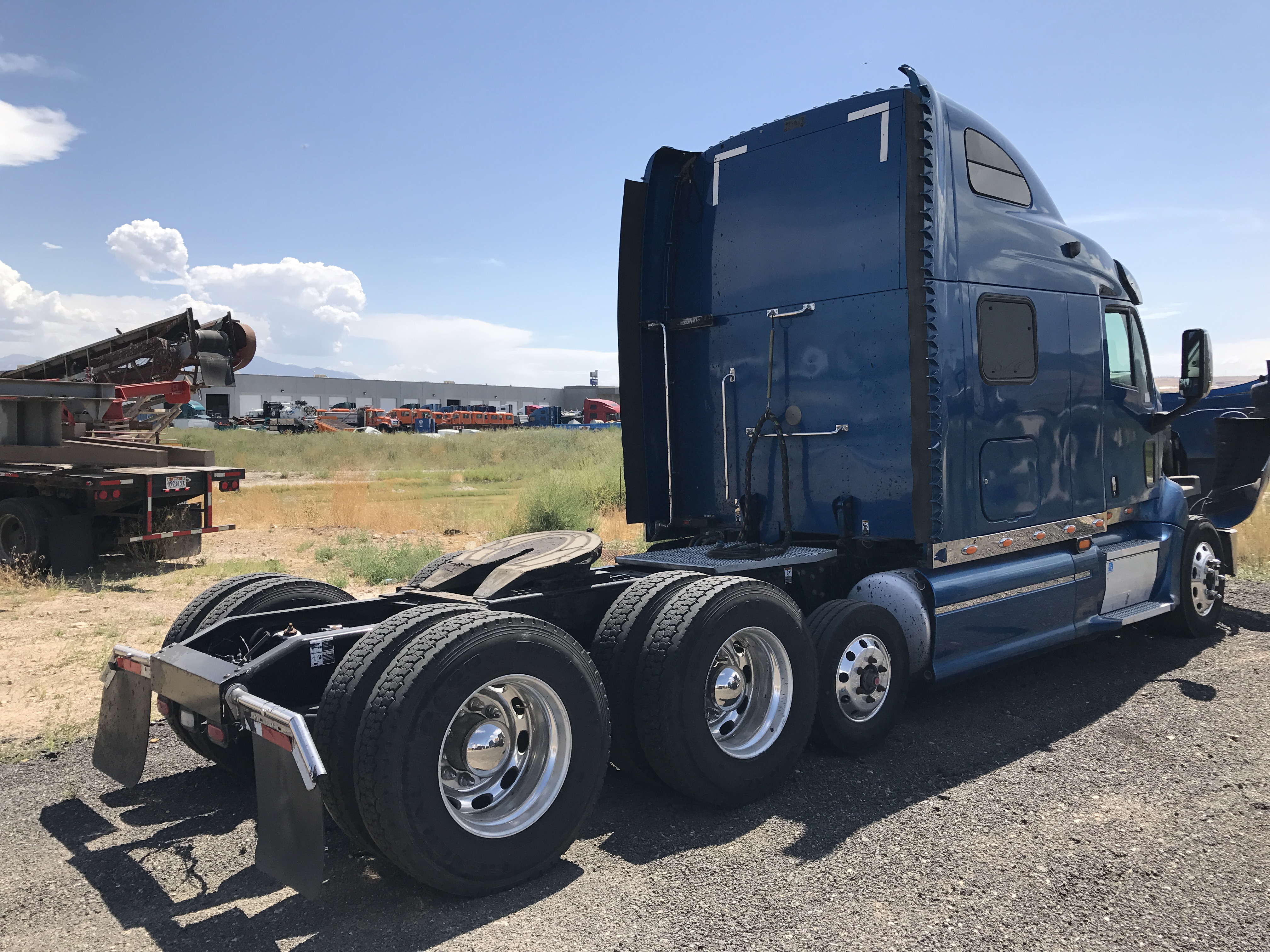387 SLEEPER TRUCK - Dogface Heavy Equipment Sales