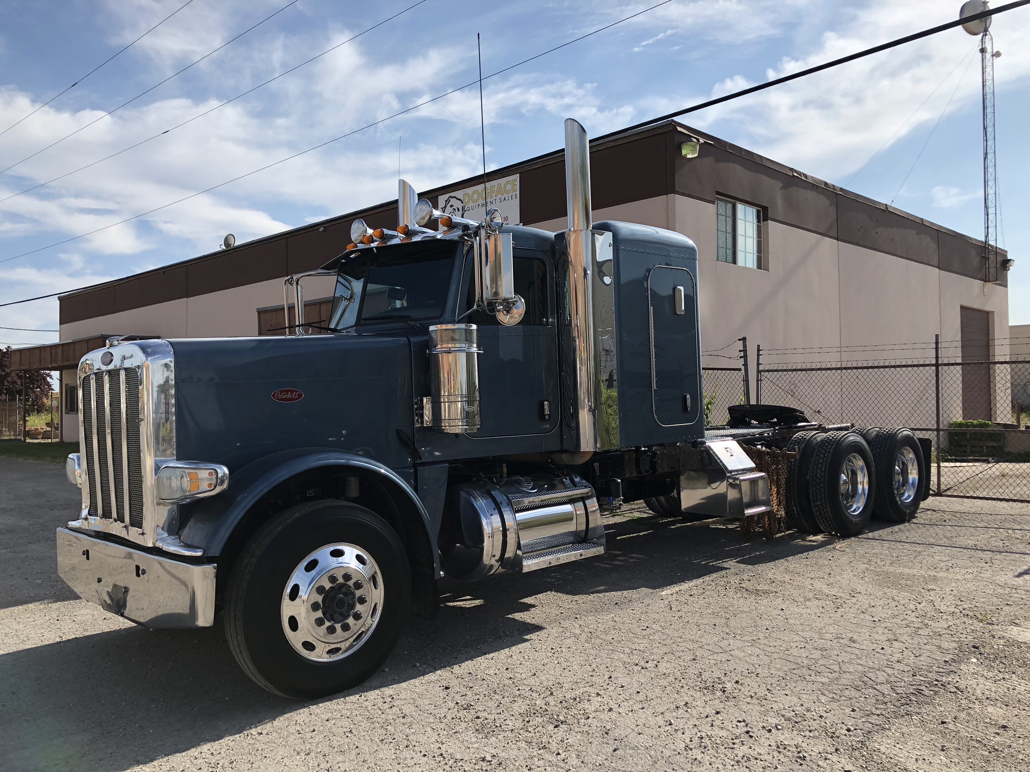 388 SHORT SLEEPER - Dogface Heavy Equipment Sales