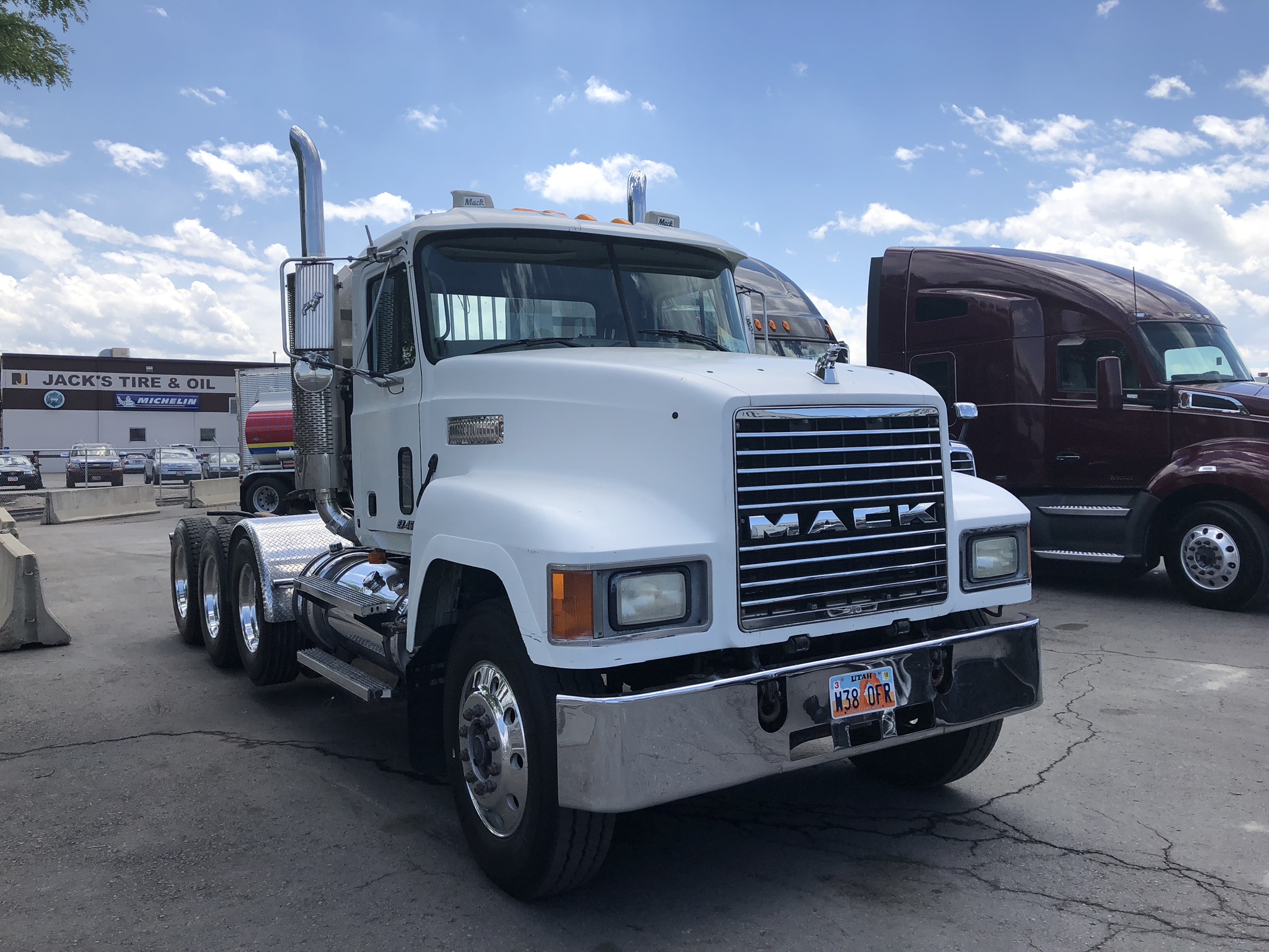 CH 600 DAY CAB - Dogface Heavy Equipment Sales