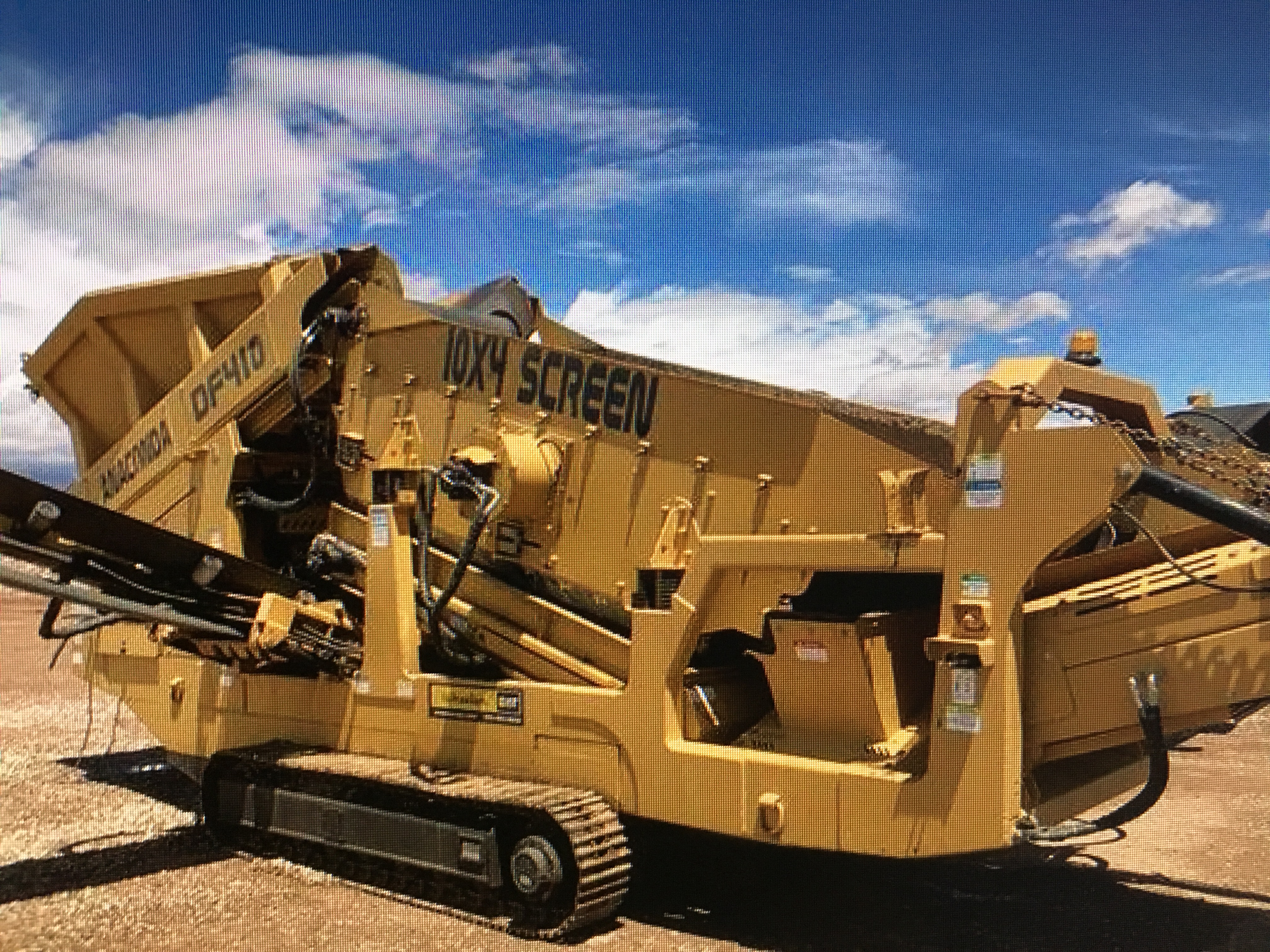 DF410 Track Remote Control Screening Machine - Dogface Heavy Equipment ...