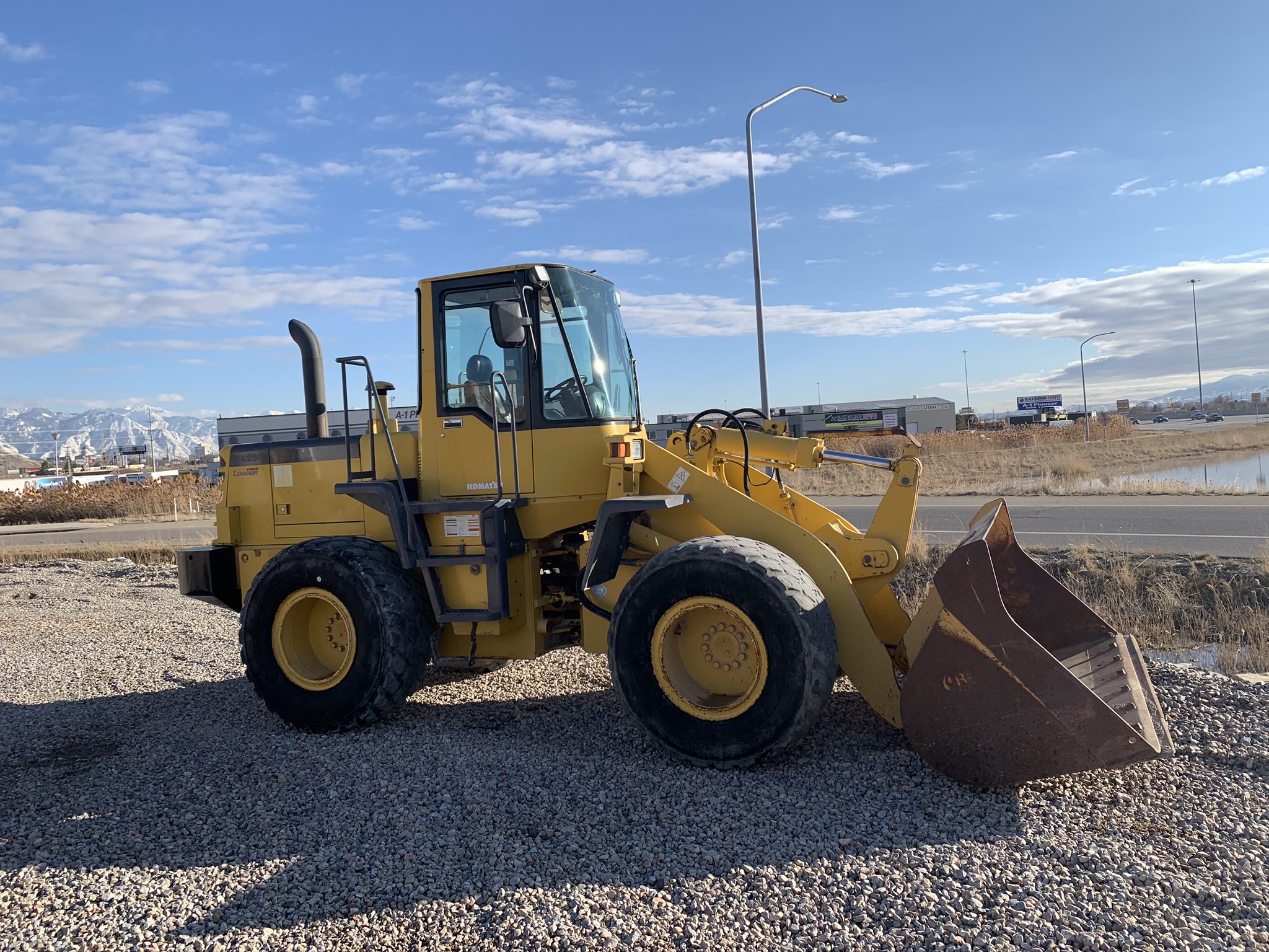 WA250 2.5 YARD WHEEL LOADER - Dogface Heavy Equipment Sales