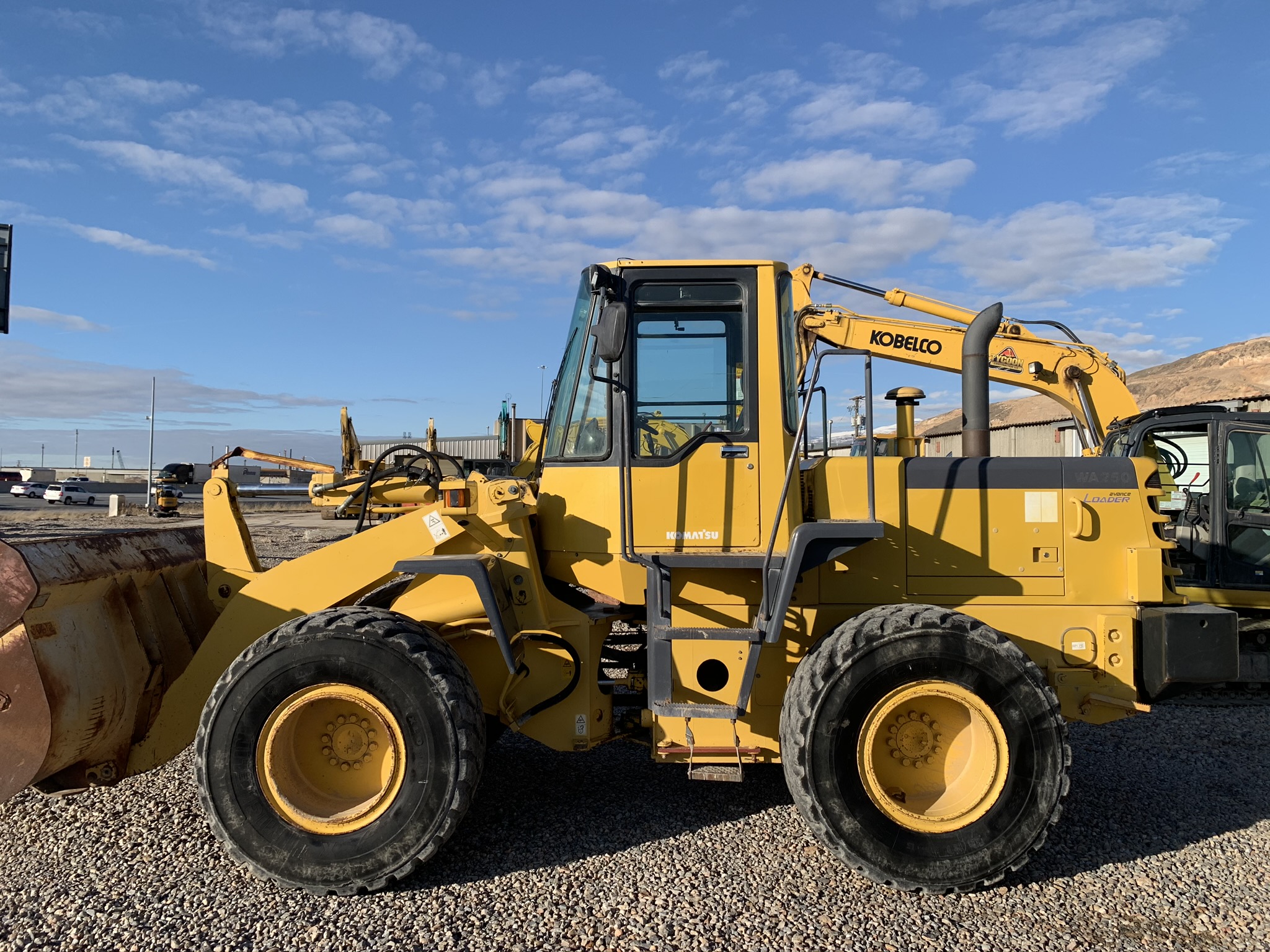 WA250 2.5 YARD WHEEL LOADER - Dogface Heavy Equipment Sales