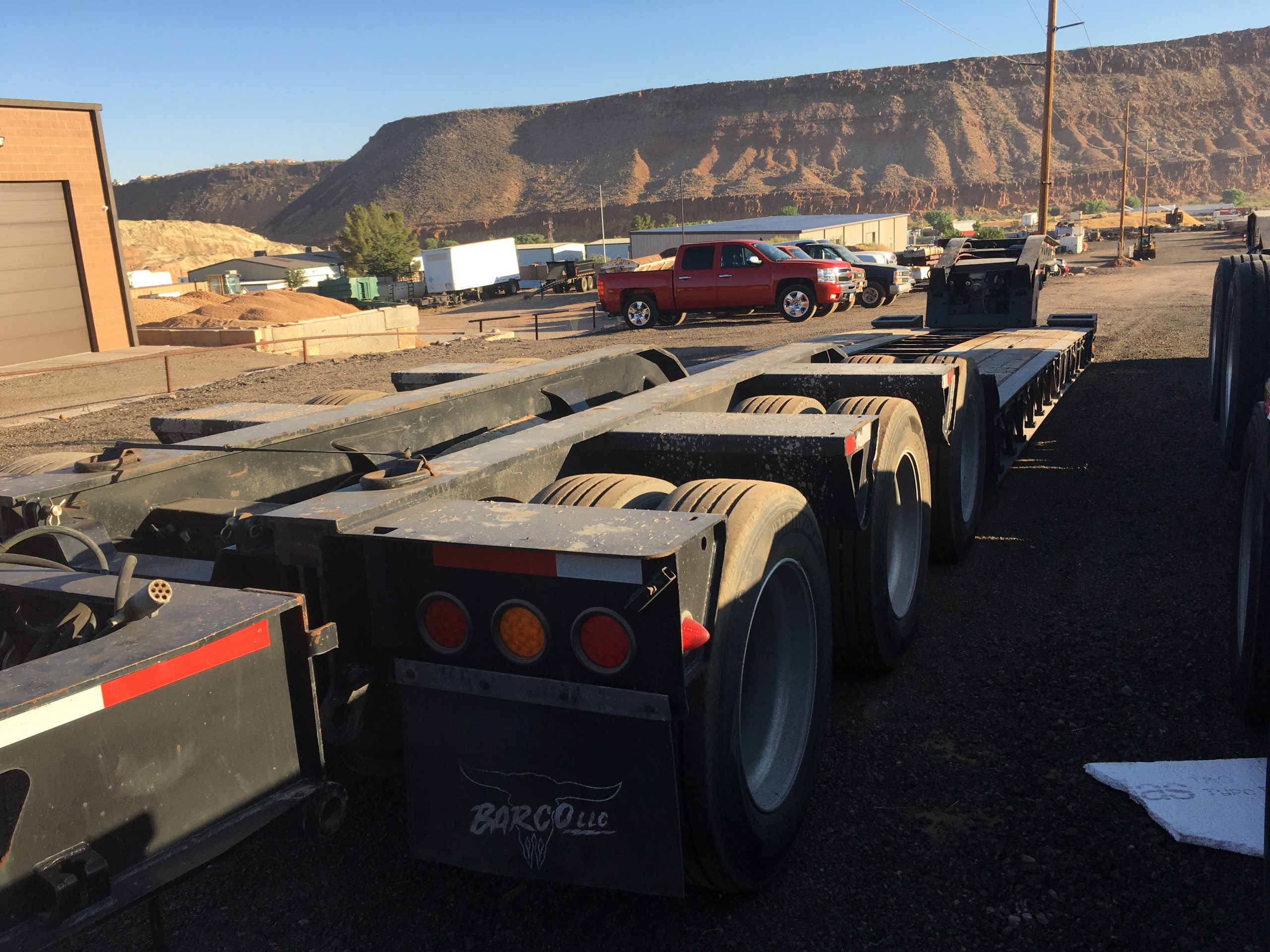 HDG-533 Transport Trailer 3 + 1 Axles - Dogface Heavy Equipment Sales