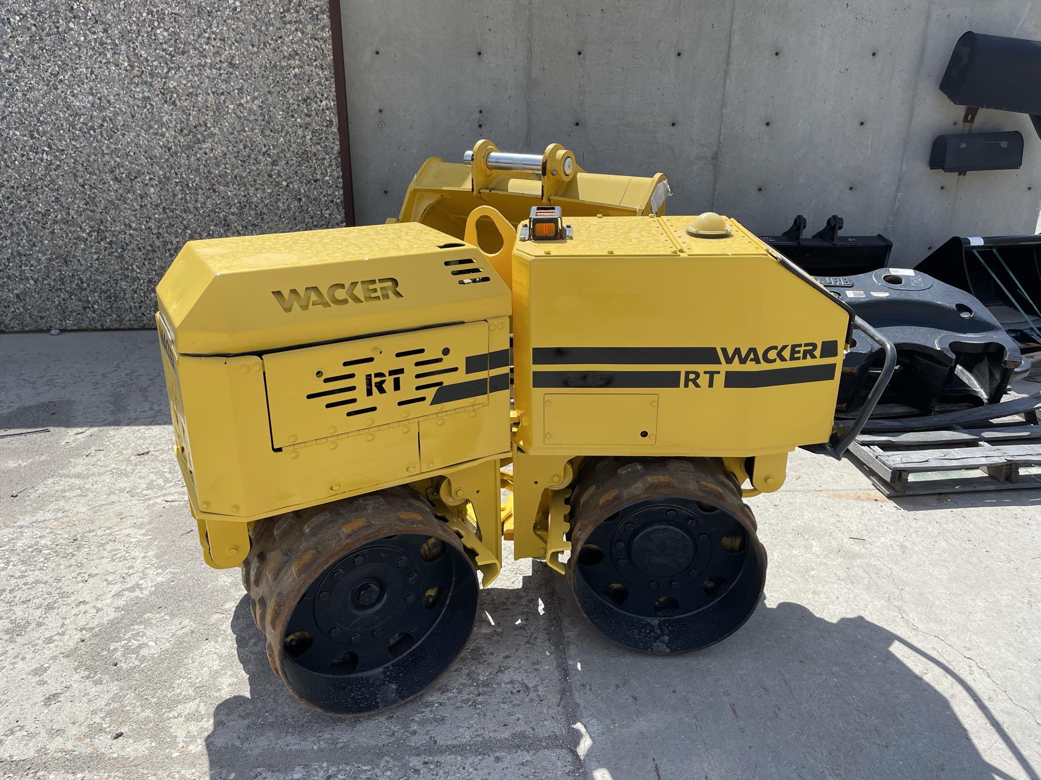 RT820 WALKBEHIND COMPACTOR - Dogface Heavy Equipment Sales