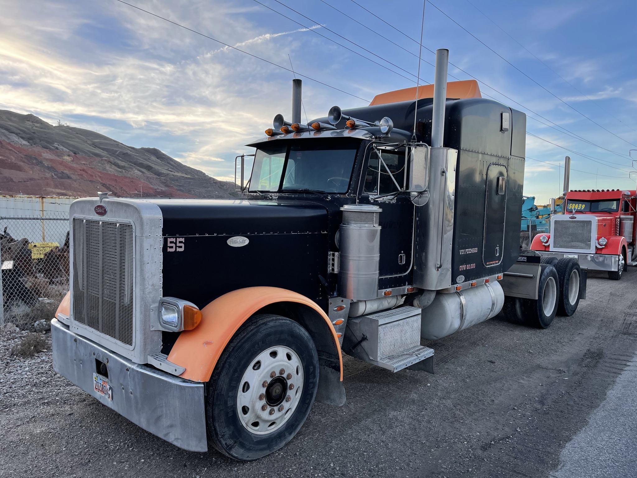 379 SLEEPER TRUCK - Dogface Heavy Equipment Sales