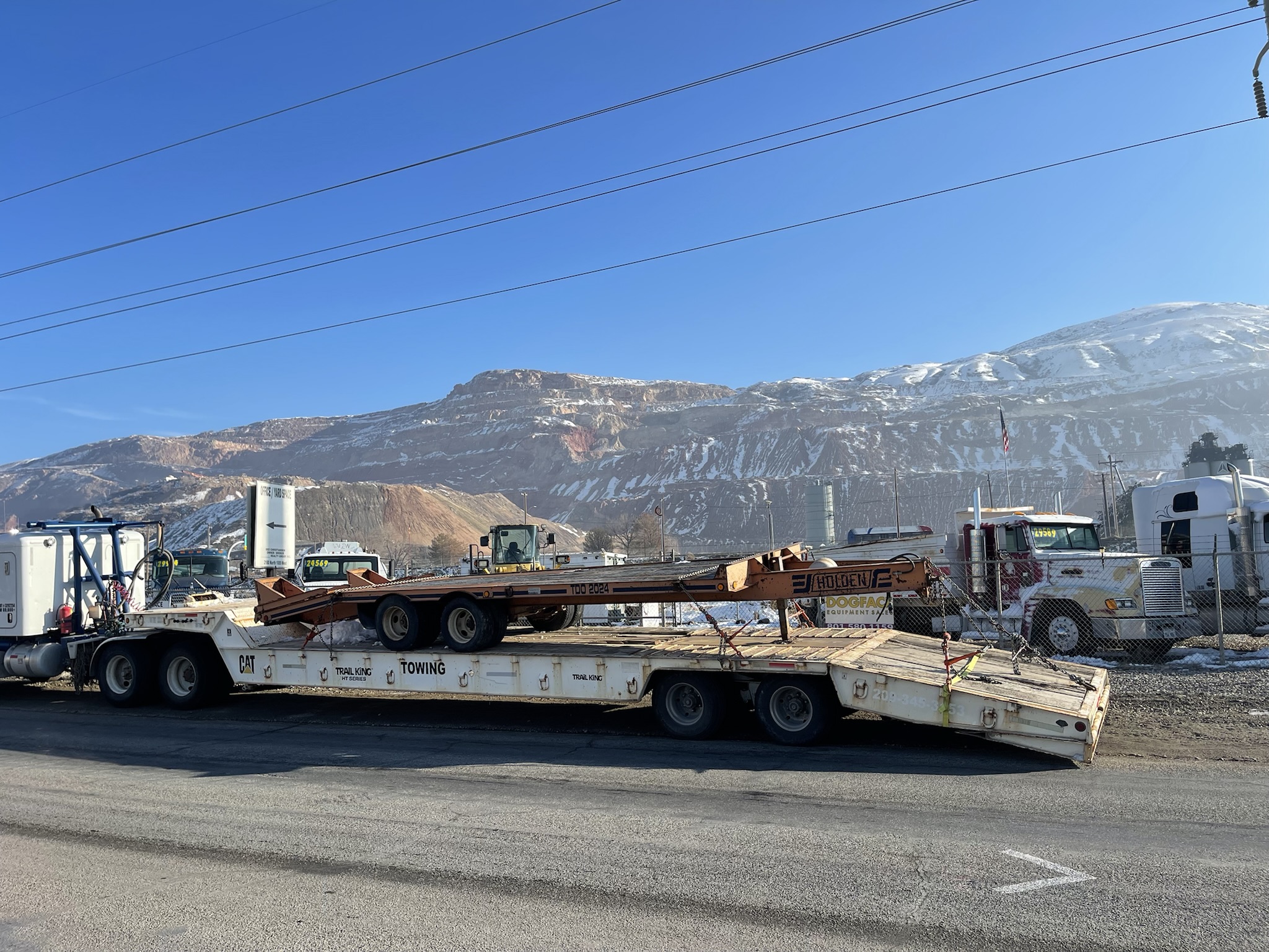 20 Ton Backhoe Beaver Tail Trailer - Dogface Heavy Equipment Sales