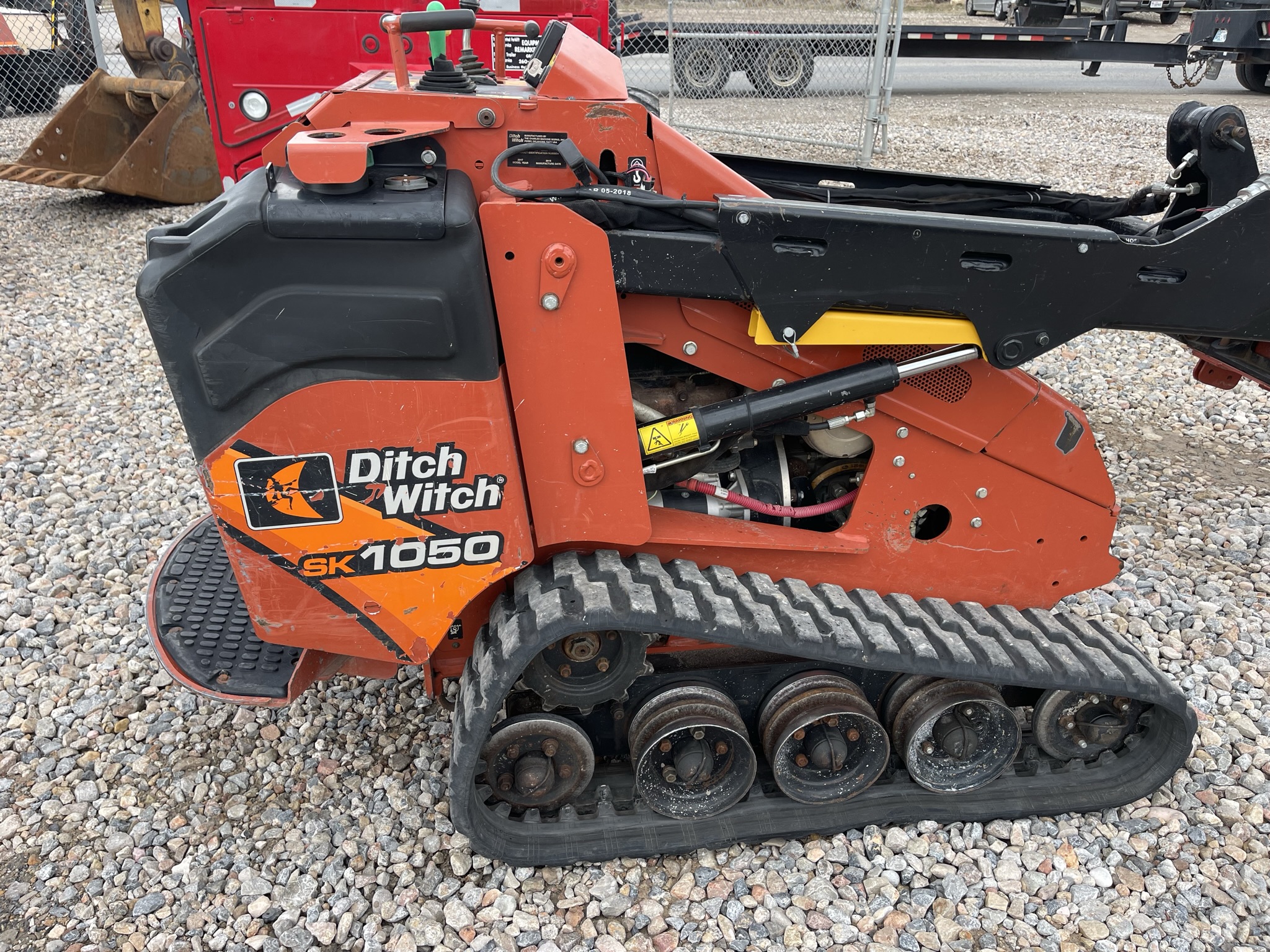 SK1050 RIDE ON TRAC MACHINE - Dogface Heavy Equipment Sales