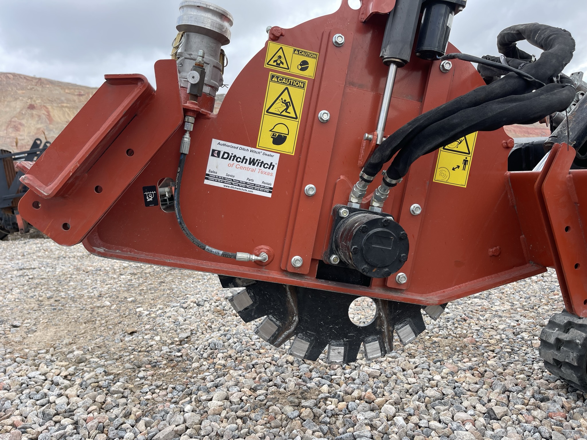 SK1050 RIDE ON TRAC MACHINE - Dogface Heavy Equipment Sales