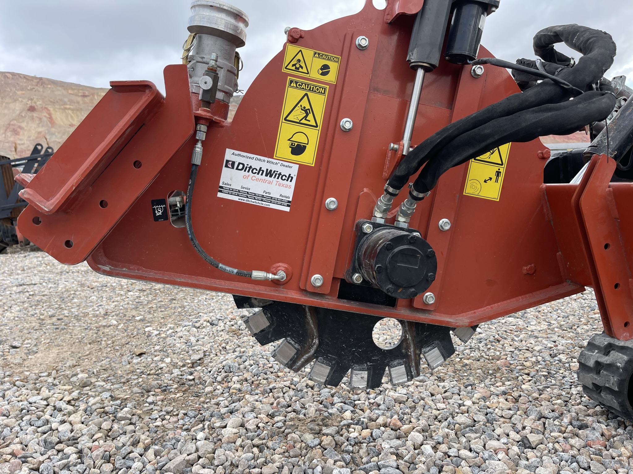 SK1050 RIDE ON TRAC MACHINE - Dogface Heavy Equipment Sales