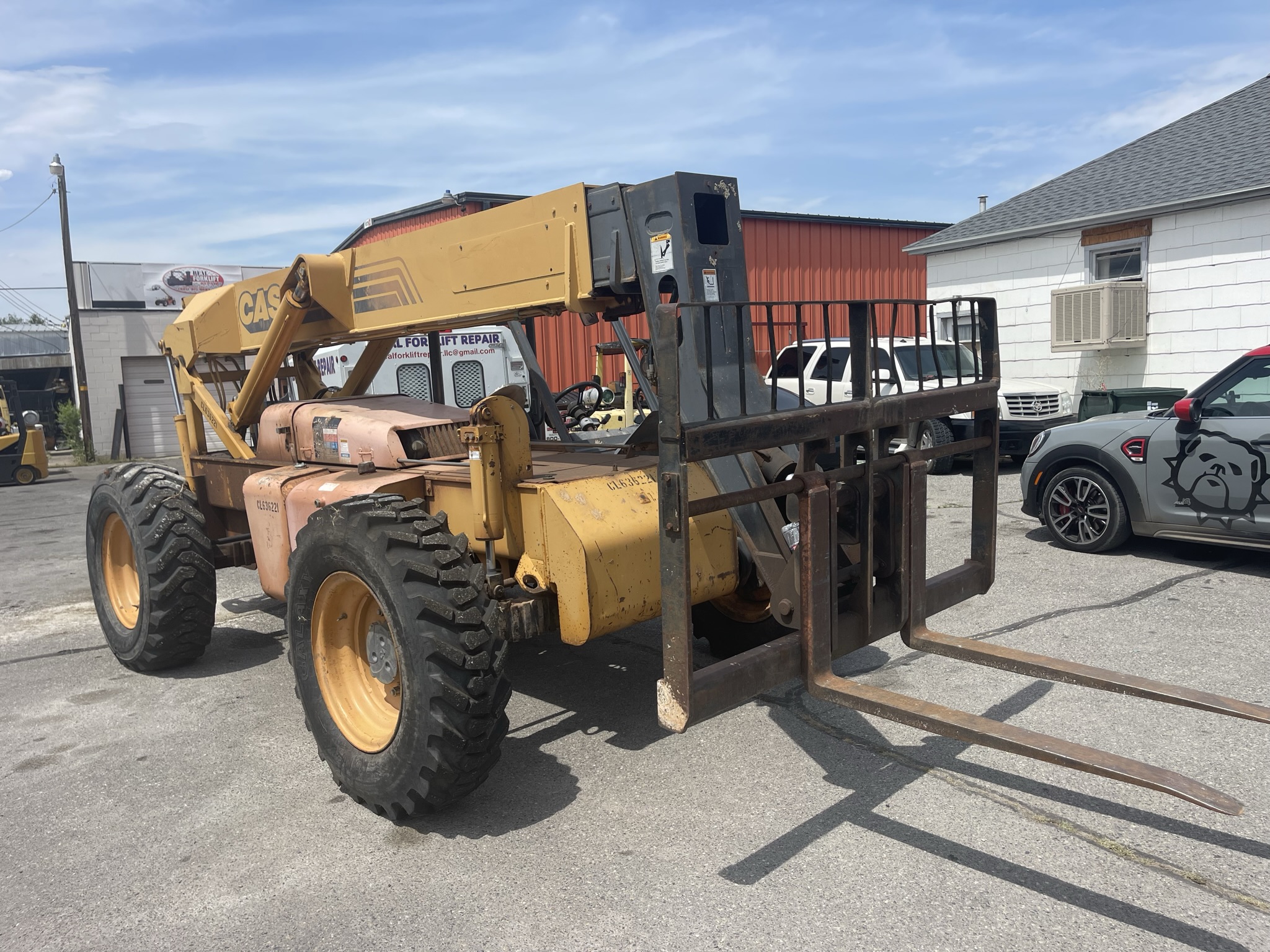 686G 6000 RT FORKLIFT - Dogface Heavy Equipment Sales