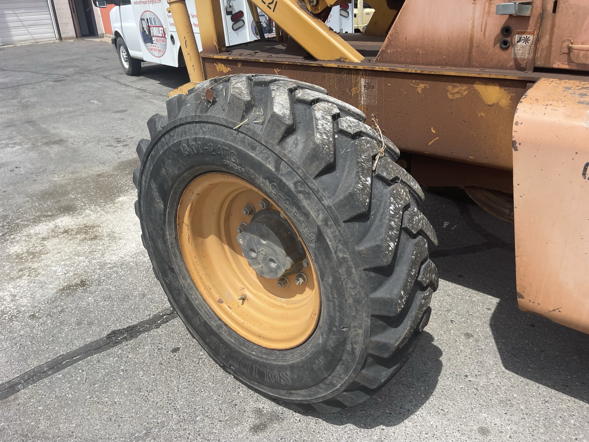 686G 6000 RT FORKLIFT - Dogface Heavy Equipment Sales