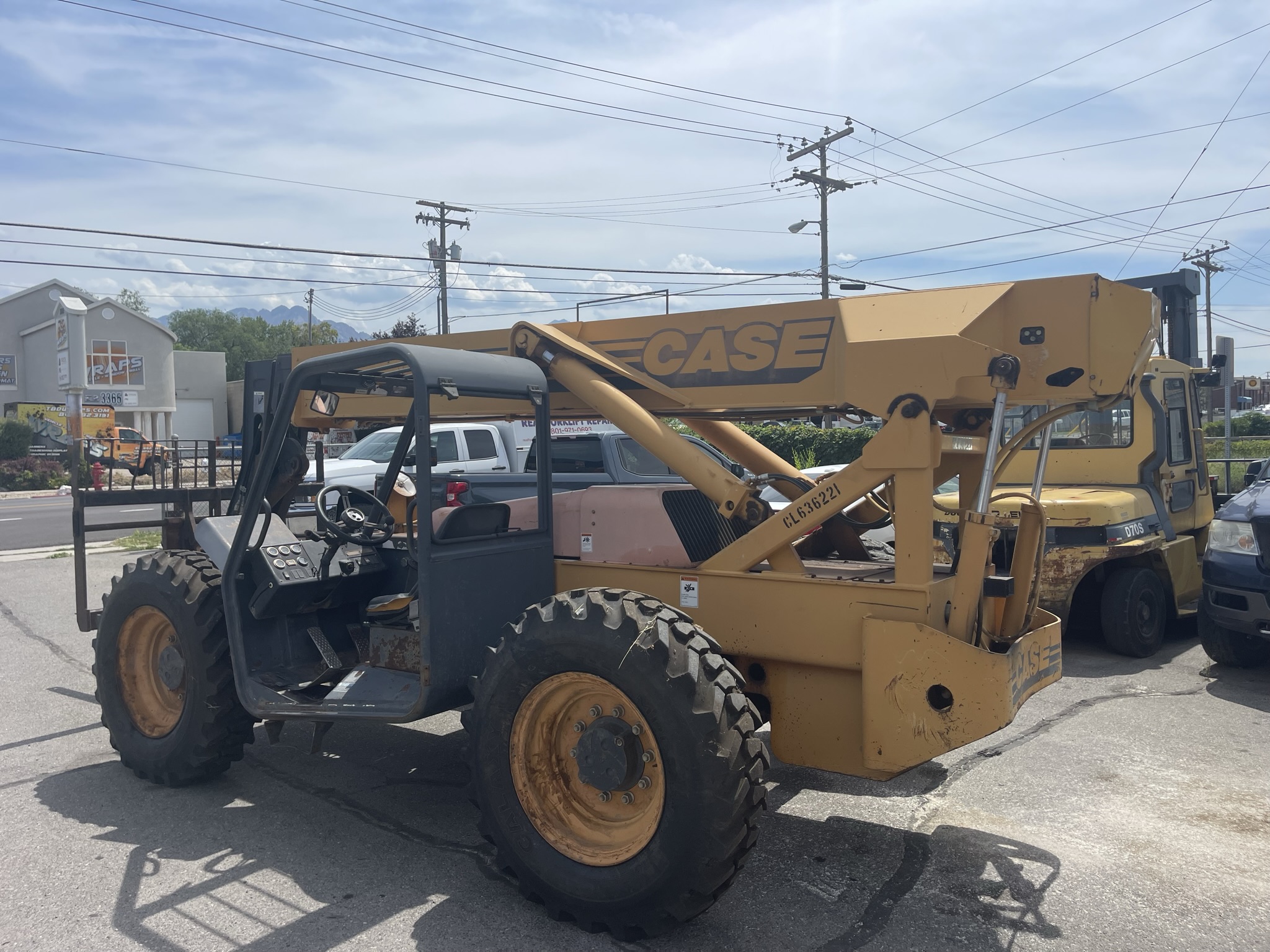 686G 6000 RT FORKLIFT - Dogface Heavy Equipment Sales