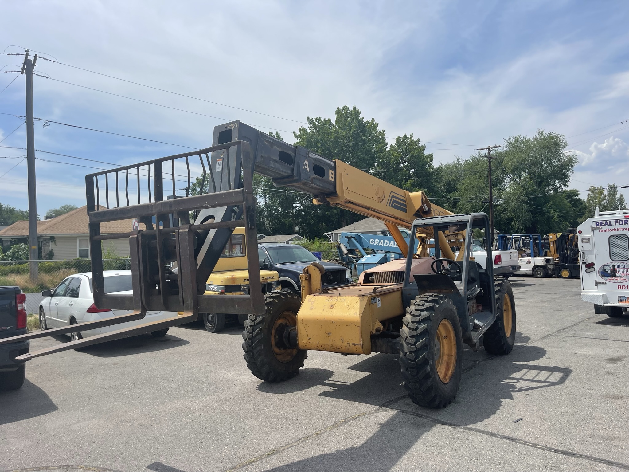 686G 6000 RT FORKLIFT - Dogface Heavy Equipment Sales
