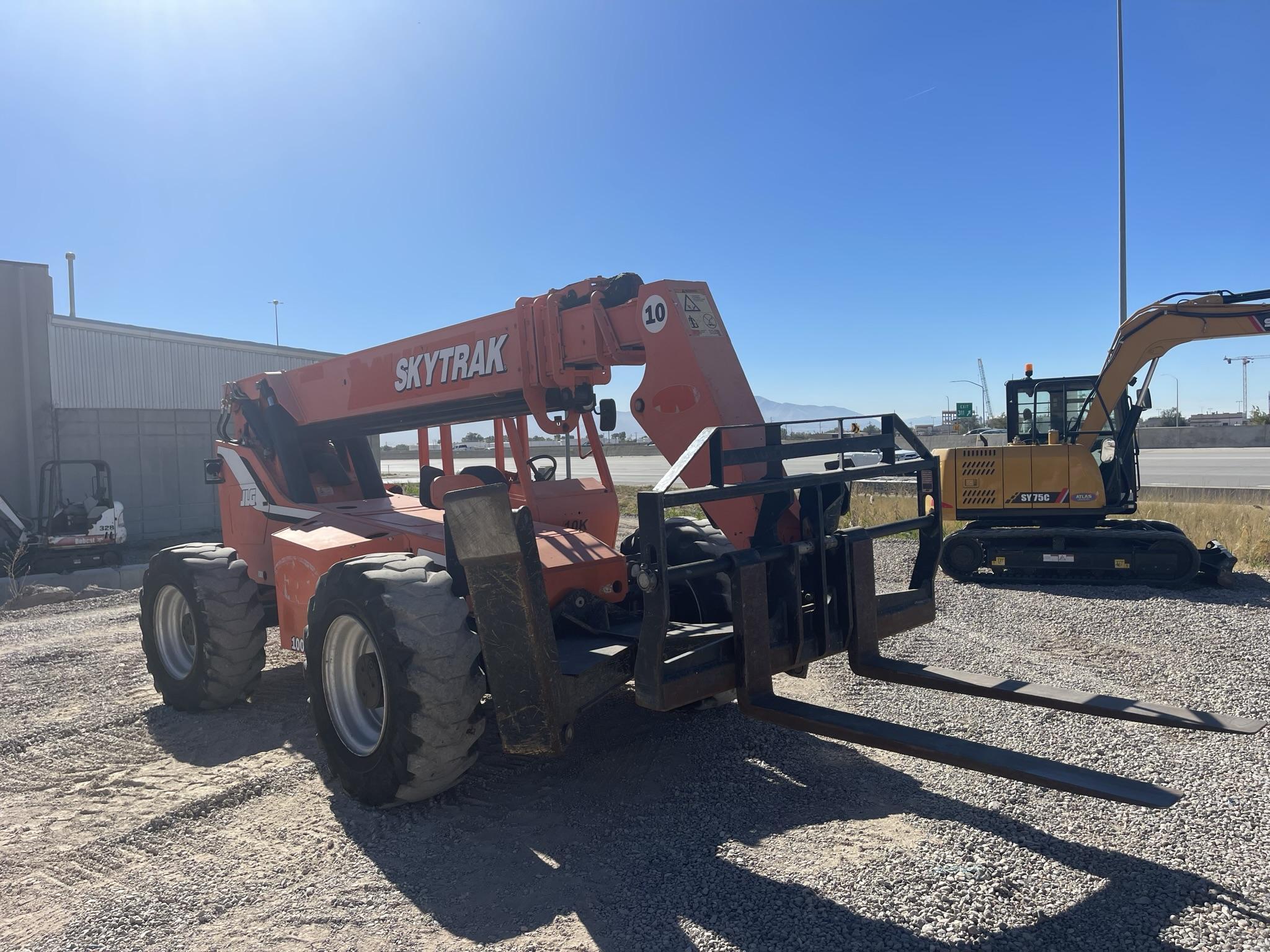 10054 RT 10,000 POUND TELEHANDLER FORKLIFT - Dogface Heavy Equipment Sales