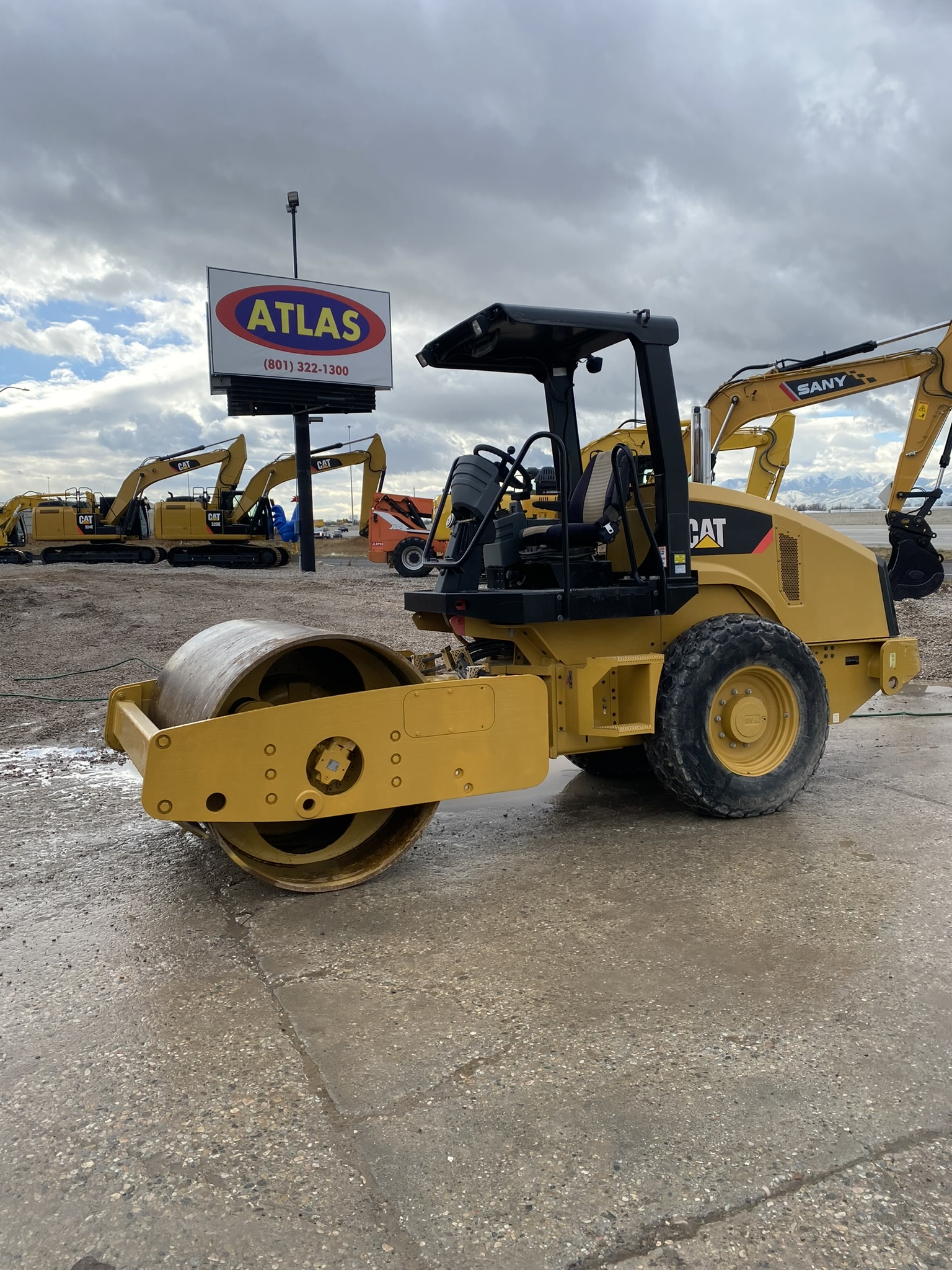 CS44 66" SMOOTH DRUM COMPACTOR - Dogface Heavy Equipment Sales