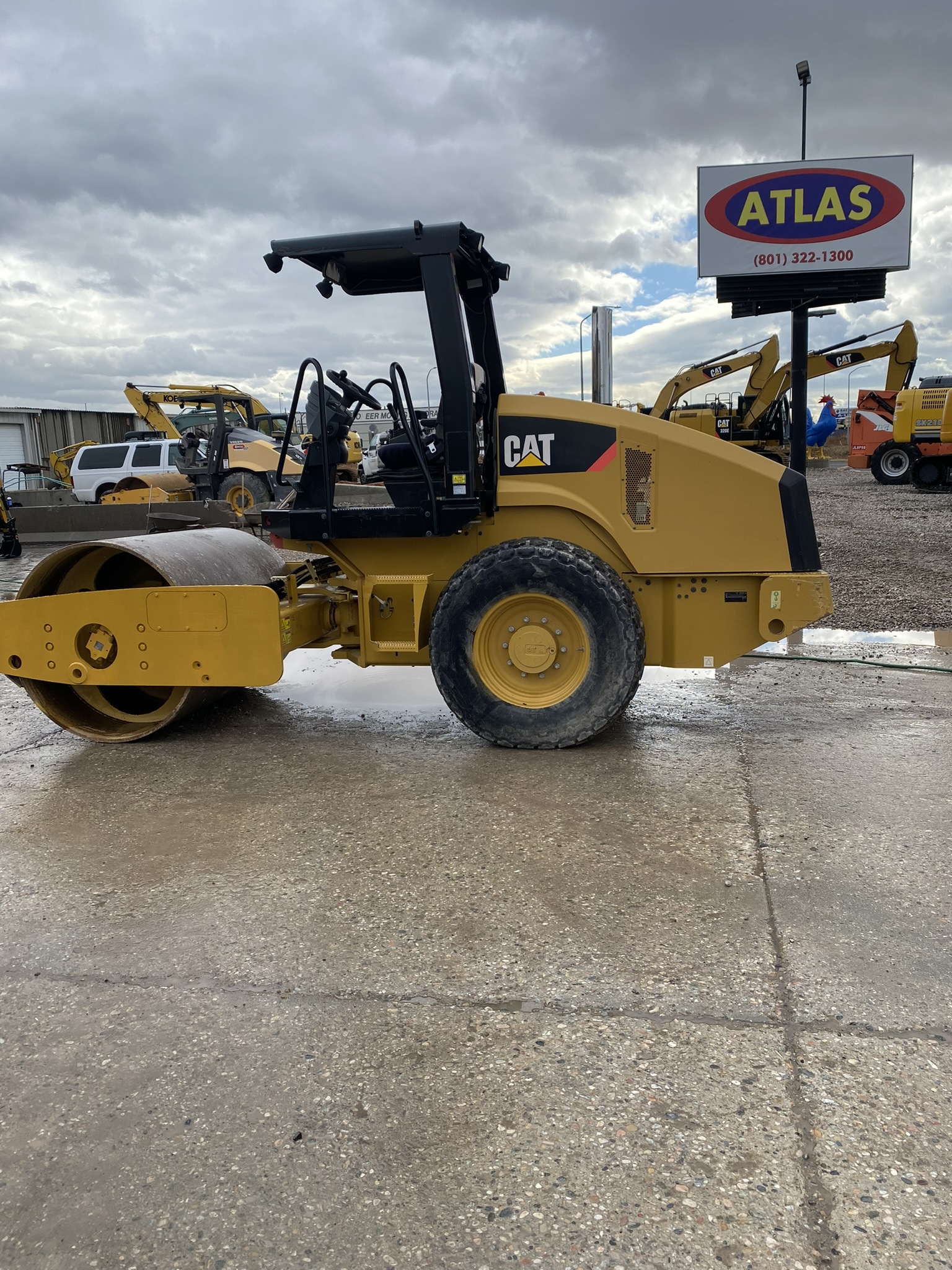 CS44 66" SMOOTH DRUM COMPACTOR - Dogface Heavy Equipment Sales