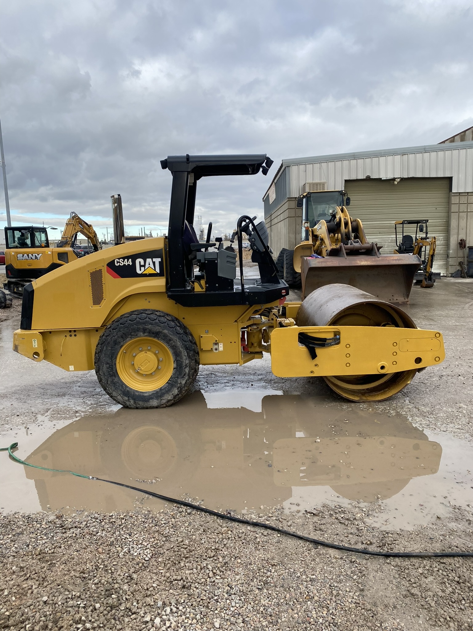 CS44 66" SMOOTH DRUM COMPACTOR - Dogface Heavy Equipment Sales