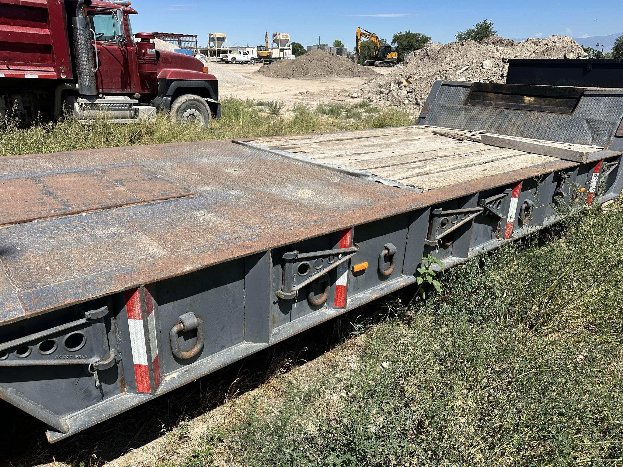 HS 35 TON GOOSENECK TRAILER - Dogface Heavy Equipment Sales
