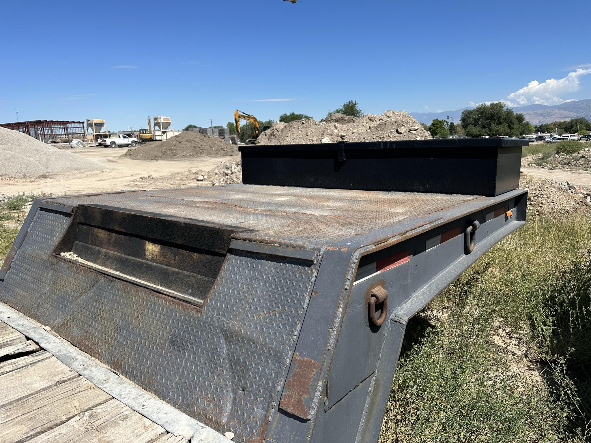 HS 35 TON GOOSENECK TRAILER - Dogface Heavy Equipment Sales