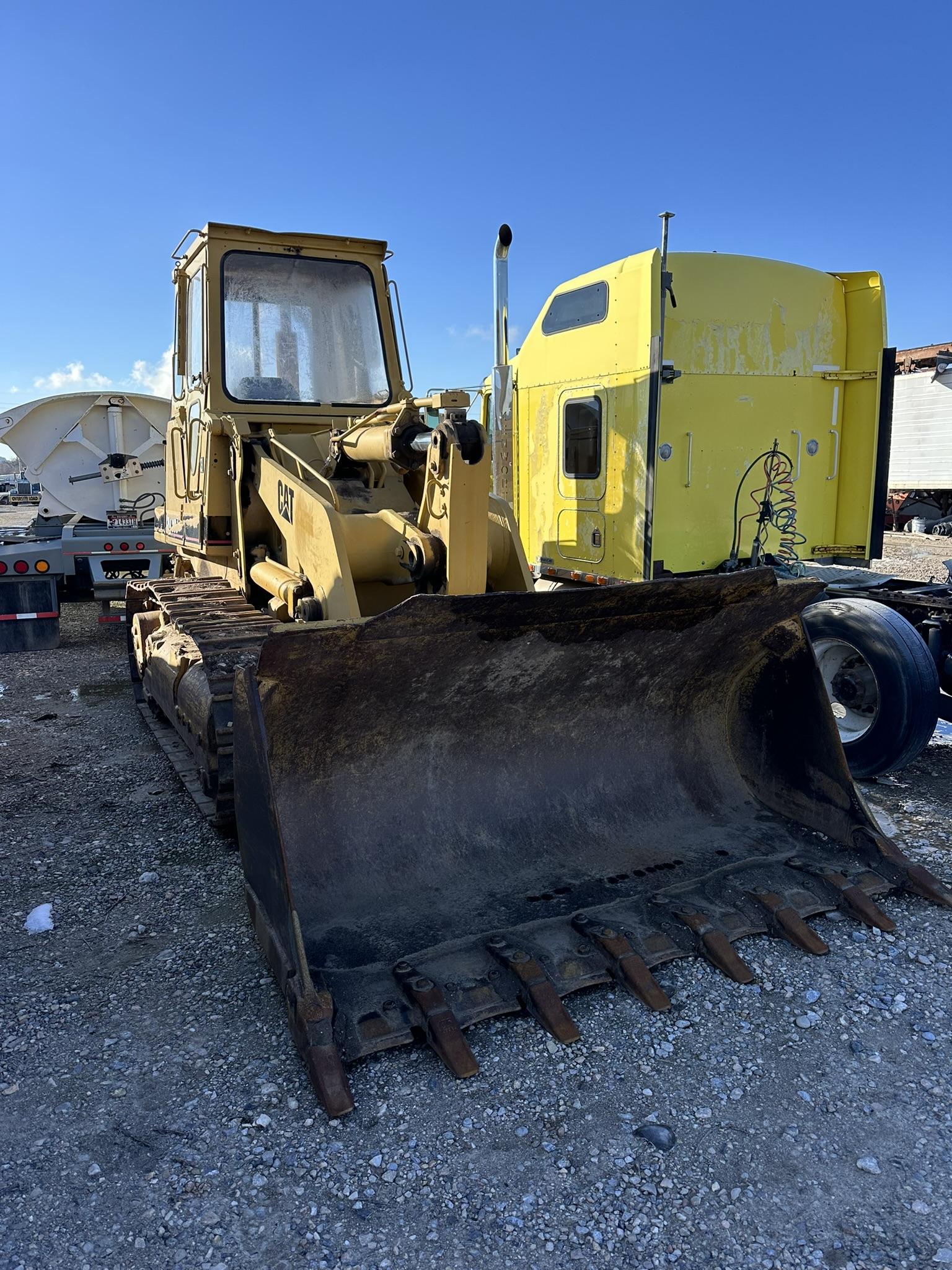 963 TRAC LOADER - Dogface Heavy Equipment Sales