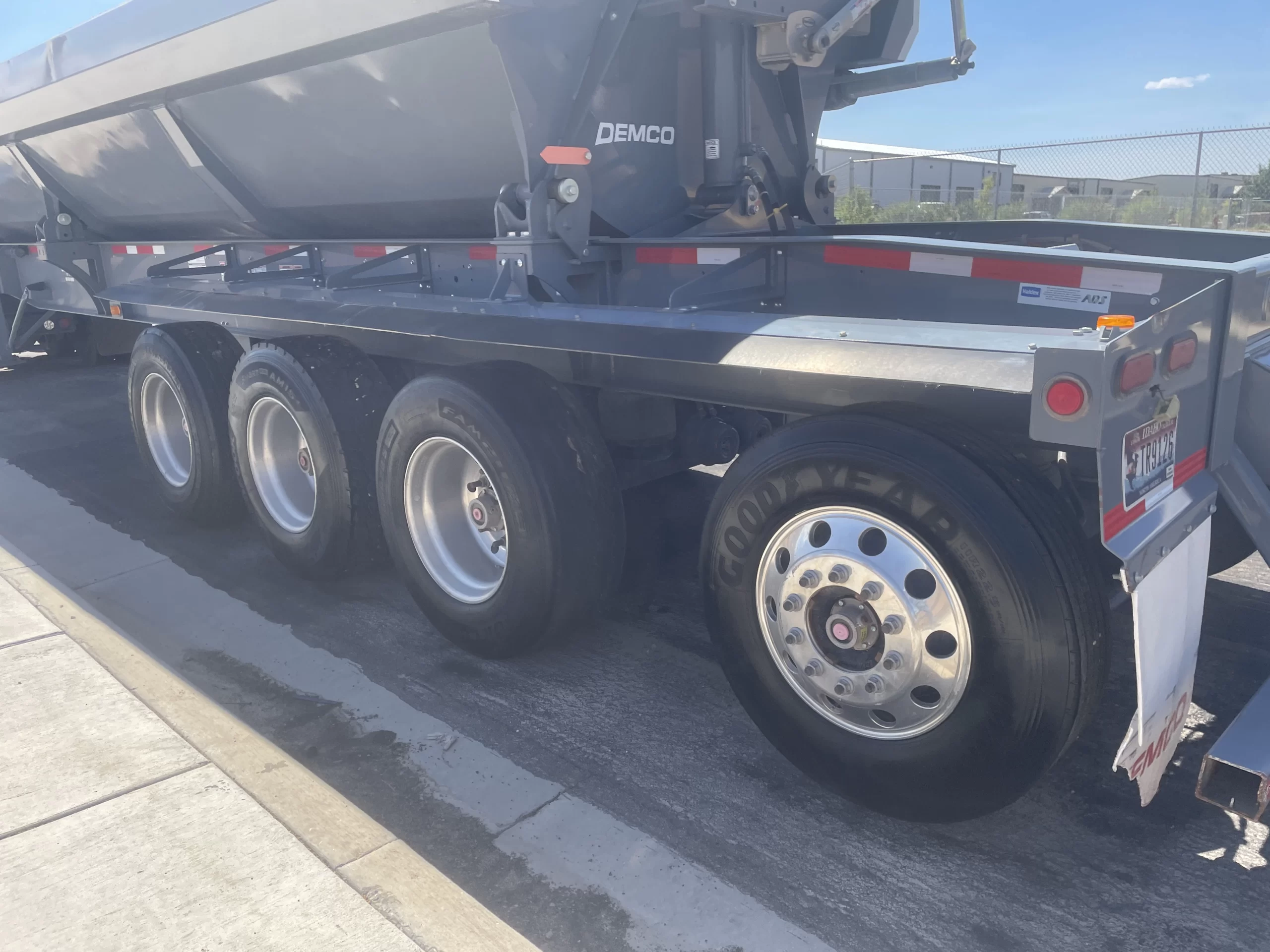 376 DAY CAB AND A 4 AXEL SIDE DUMP SET - Dogface Heavy Equipment Sales