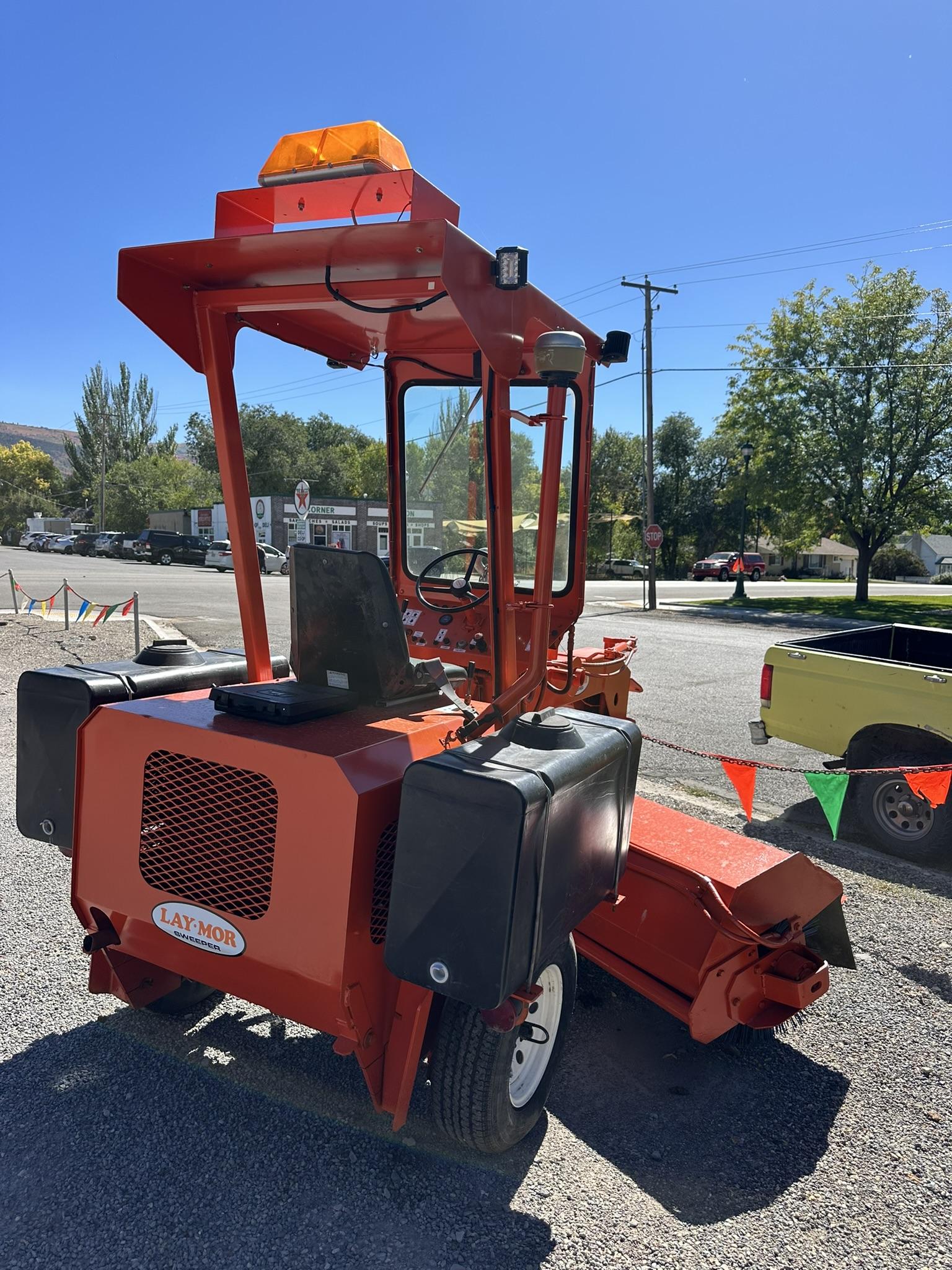 8B 3 WHEEL SWEEPER - Dogface Heavy Equipment Sales : Dogface Heavy ...